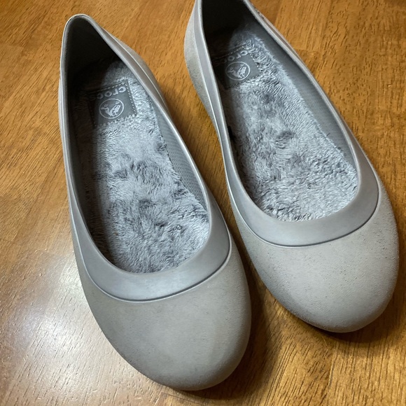 CROCS | Shoes | Crocs Gray Ballet Flats Furry Insole Size 7 | Poshmark